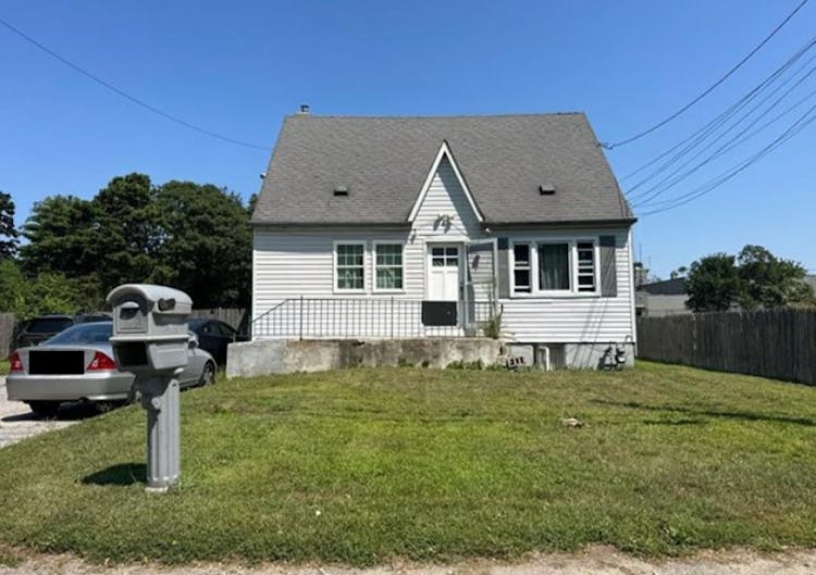239 Ocean Avenue, Brentwood, NY 11717, Suffolk County | Auction.com
