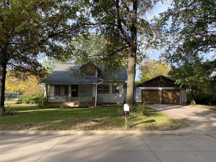 209 S Date St., Hillsboro, KS 67063, Marion County | Auction.com