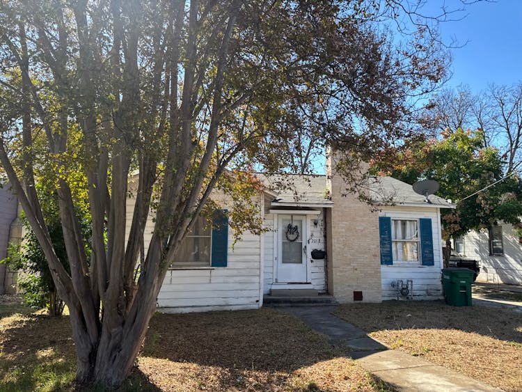 2018 Santa Barbara, San Antonio, TX 78201, Bexar County | Auction.com