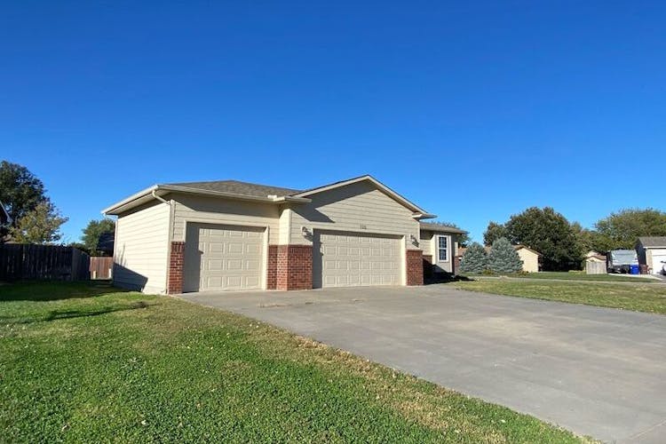 700 Hunter Ct., McPherson, KS 67460, McPherson County | Auction.com