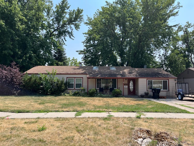 215 E Saint Charles St, Rapid City, SD 57701, Pennington County ...