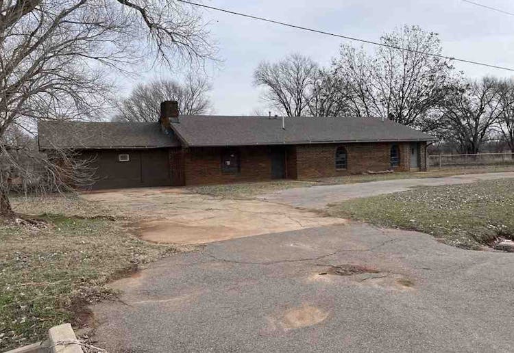 208 3rd St, Sayre, OK 73662, Beckham County | Auction.com