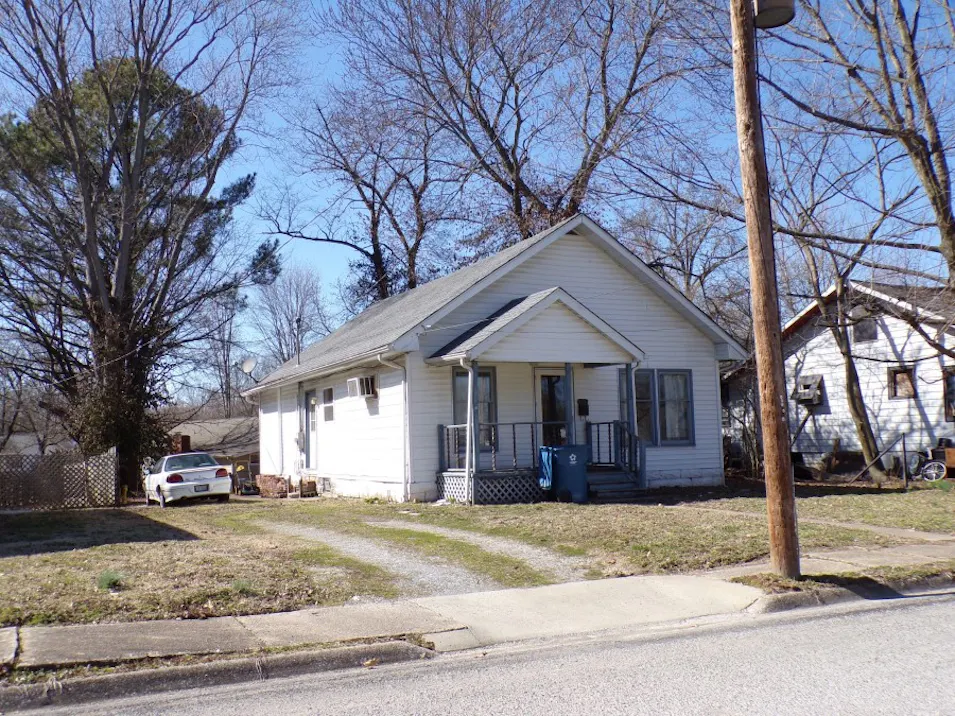 1113 N Maple St, Benton, IL 62812, Franklin County | Auction.com